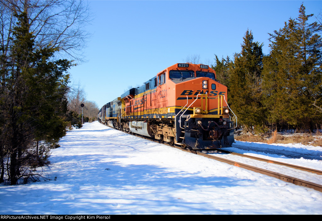 BNSF 6221 CSX Train Q300